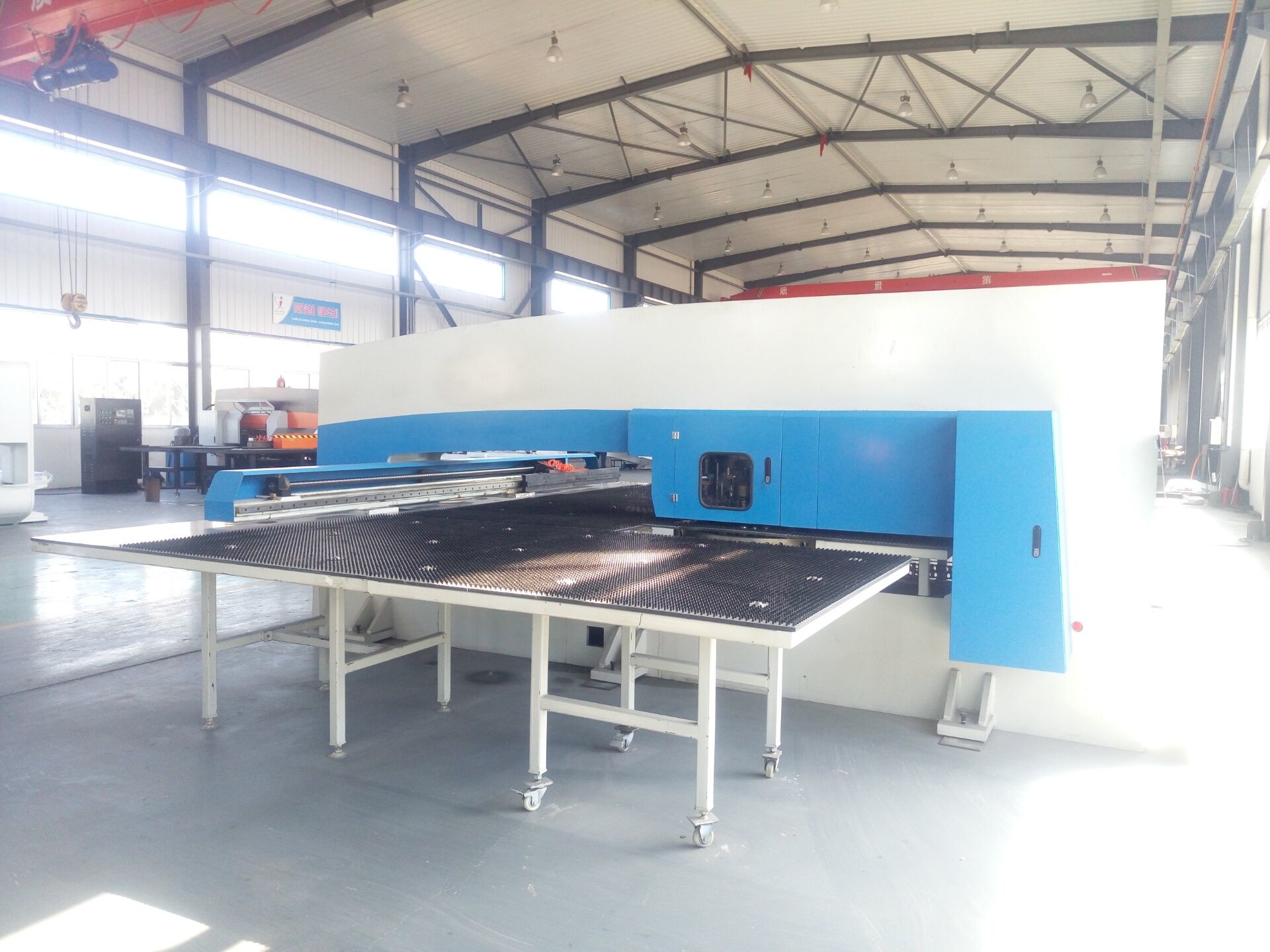 Popularne Cnc Punch Press Machine, blacharskie Perforating Machine ...